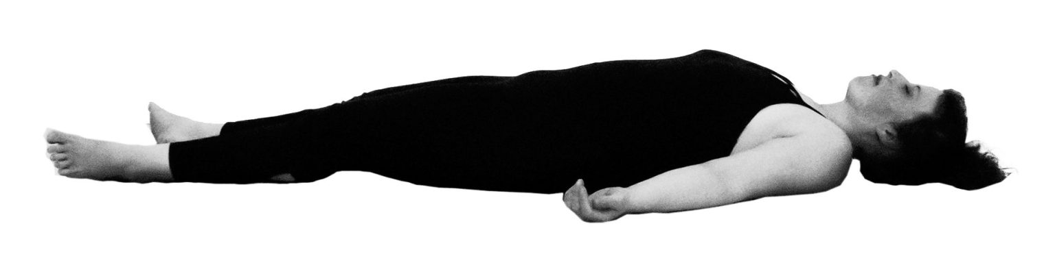 Shavasana | postura del cadáver - La isla del yoga